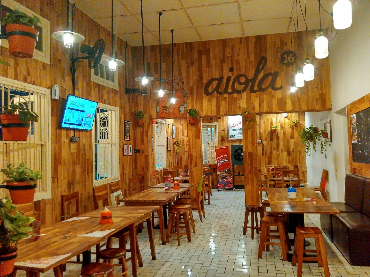 Rental Mobil Surabaya ke Aiola Eatery yang Kekinian | Sewa mobil ...