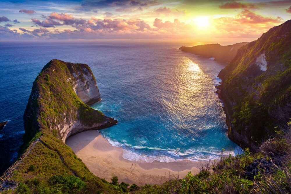 Kelingking Beach Bali: Surga Tersembunyi dengan Tebing Ikonik